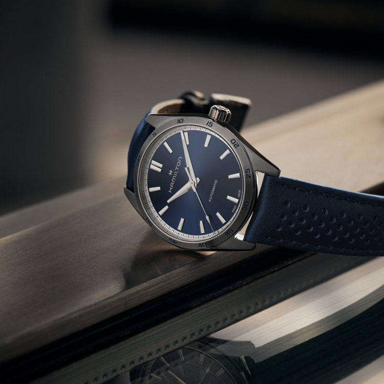 Hamilton Jazzmaster Performer Auto (34 mm) - H36115640 - Helen Kirchhofer