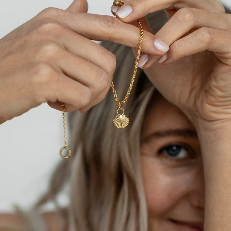 Paul Hewitt Scallop Shell Charm Gold - PH-JE-0435 - Helen Kirchhofer